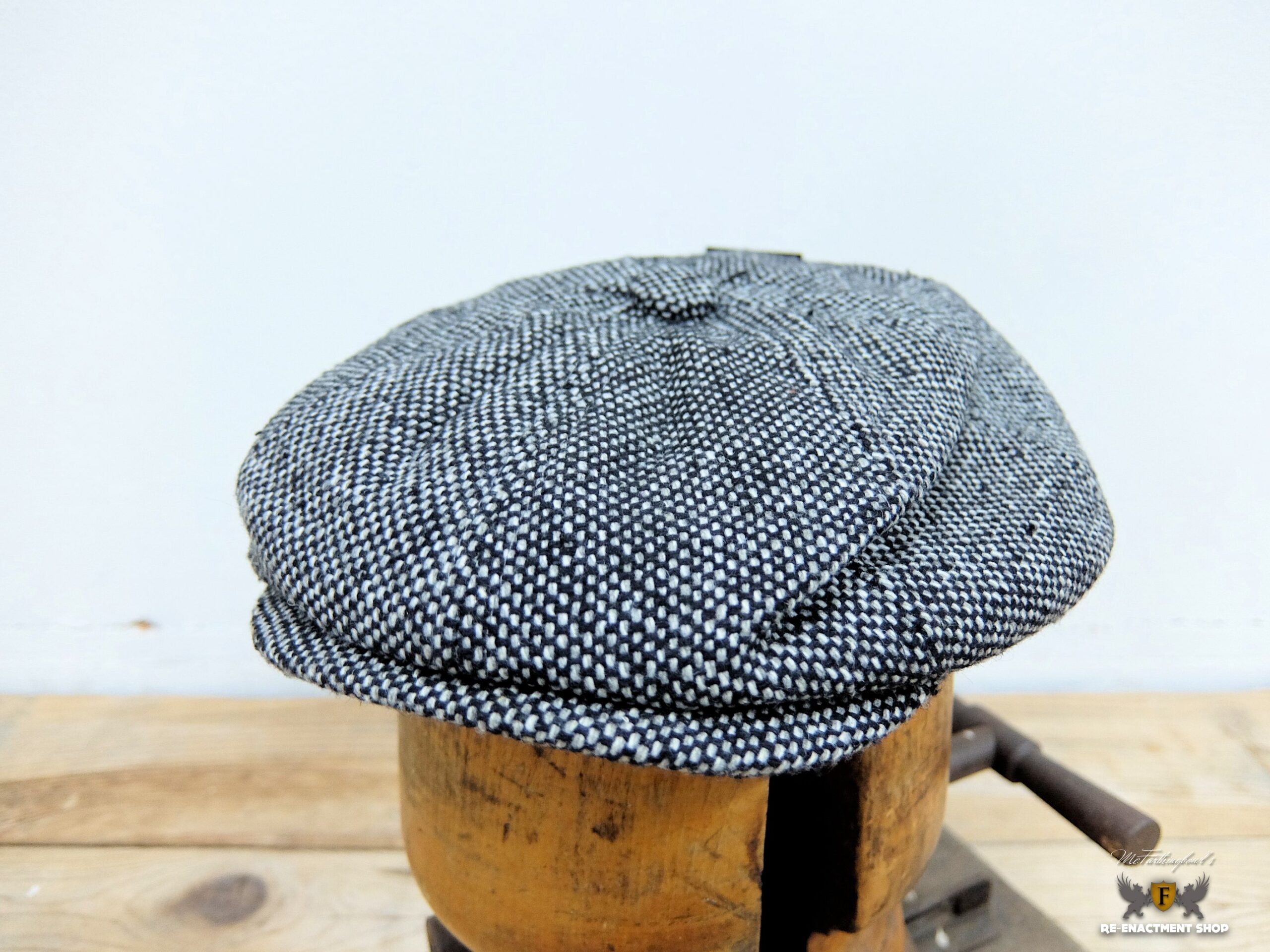 8-panel cap, black and white - Re-enactment Shop