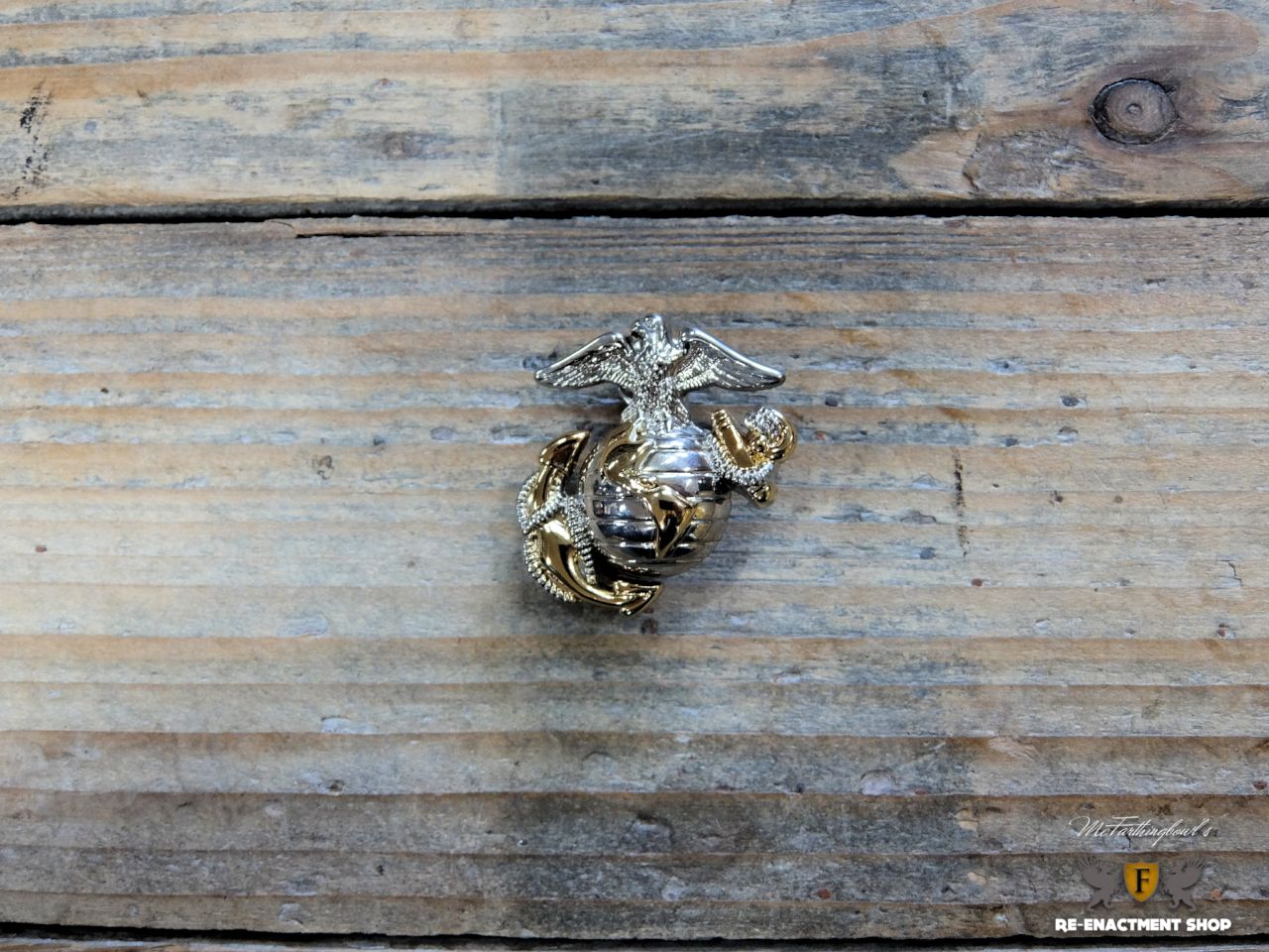 Collector’s badge: USMC Cap Badge, 2-tone - Re-enactment Shop